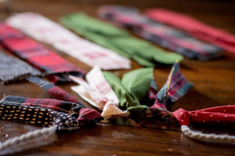 Get your craft on: DIY holiday fabric garland – The NAU Review